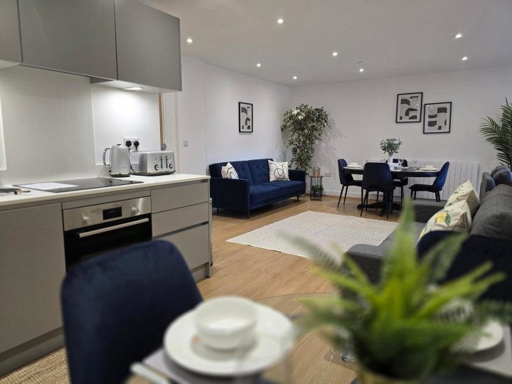 Snuggle Inn Serviced Apartments, Great Choice For Large Groups, Contractors, Business Executives And Family Vacations In The Stunning Valley Of Surrey Hills, Secure Private Parking, Offering Easy Train Access To London, Gatwick Airport, M25 - Inglaterra