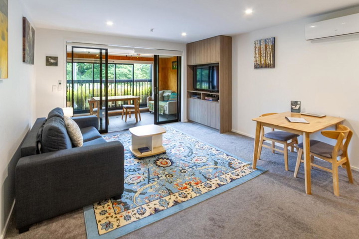 Comfy 1-bed Apartment With Park Views Sleeps 4 - West Coast
