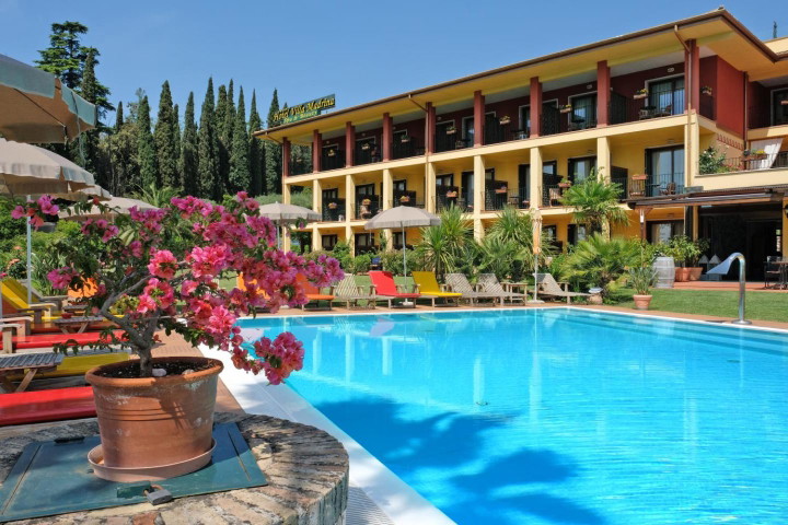 Villa Madrina Lovely And Dynamic Hotel - Garda