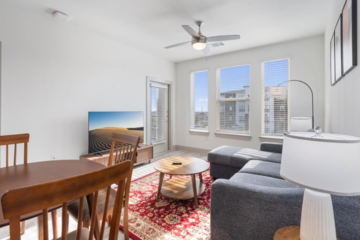 Luxury Apartments Near Airport - Austin