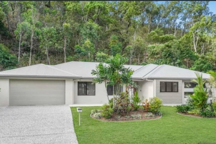 Trinity Beach Haven - Luxury 4 Bedroom Home With Pool, Steps To The Beach, Surrounded By Mountains - Cairns