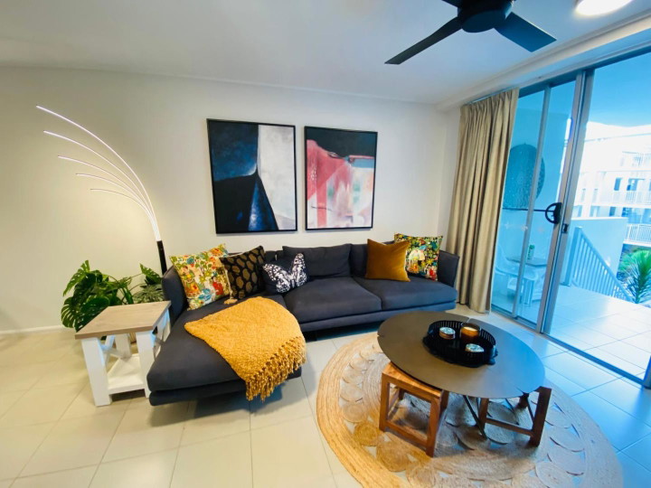 Quiet And Tropical 3 Bedroom Holiday Unit Within Walking Distance To The Strand And Stadium --Non Smoking Property-- - Magnetic Island