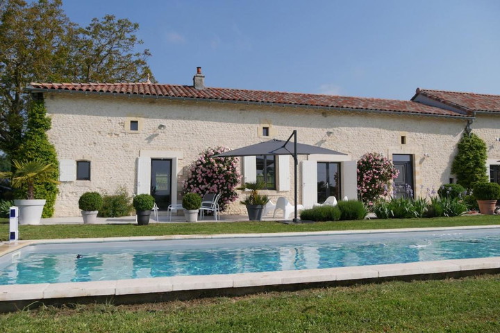 Charmante Maison Charentaise - Piscine Chauffée - Sauna - Jonzac