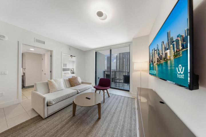Luxury 30th - Downtown Condo - City Views - Miami Beach, FL