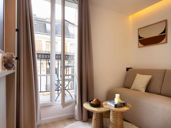 Refined Studio With Balcony - 2p - Saint Lazare - Paris