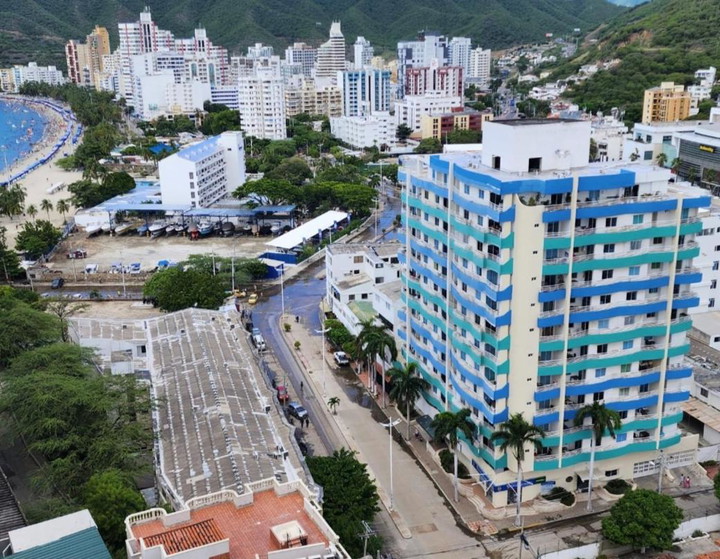 El Rodadero, Apartamento Familiar A 3 Minutos De La Playa, Piscina , Parqueadero - Colombia