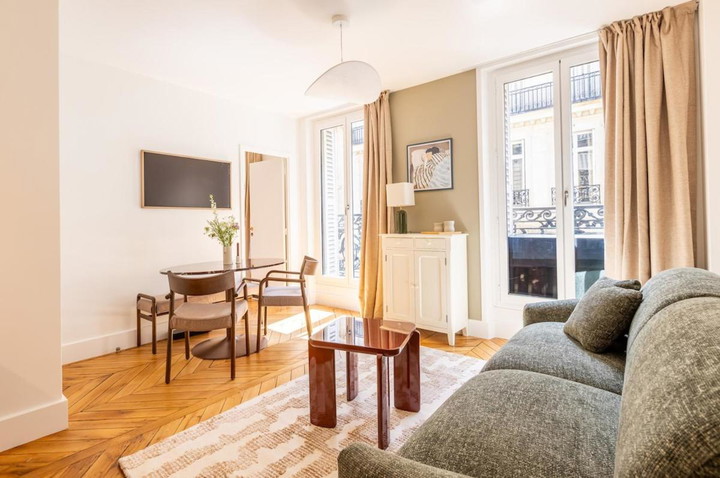 Appartement Design Rénové Parc Monceau Paris 8e - Paryż