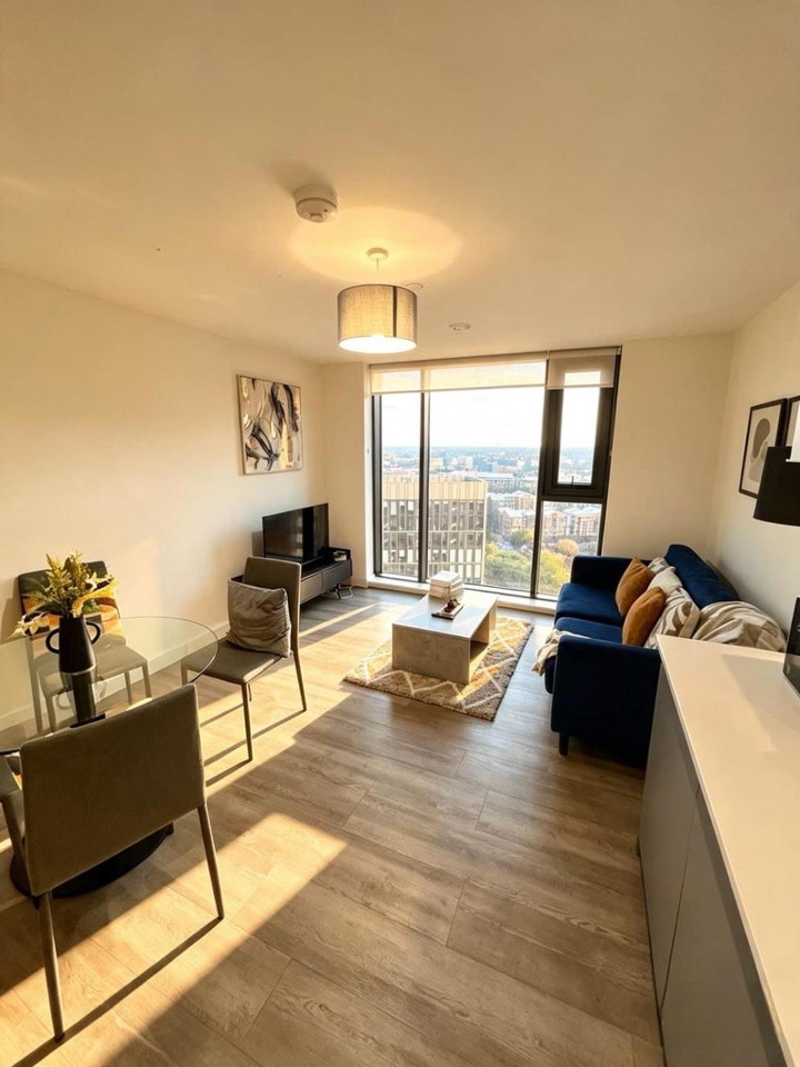 Broad St Luxury Penthouse, 1bd,free Gym & Netflix - Staffordshire
