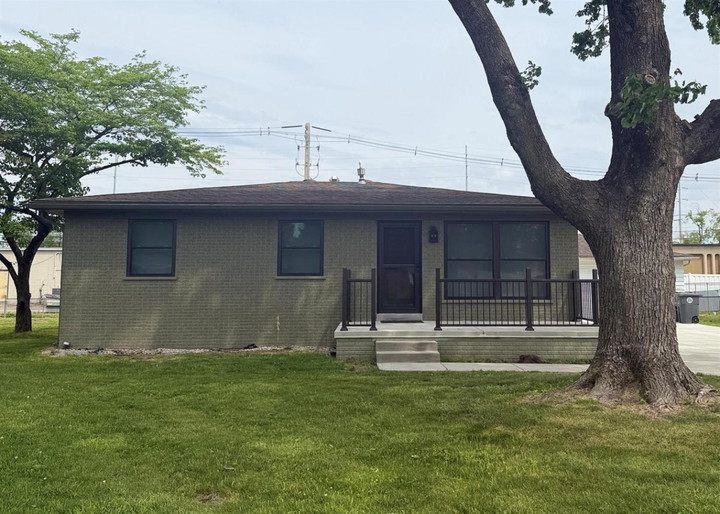 Harrison Place - Discount For 2 Or More Nights! - Evansville, IN