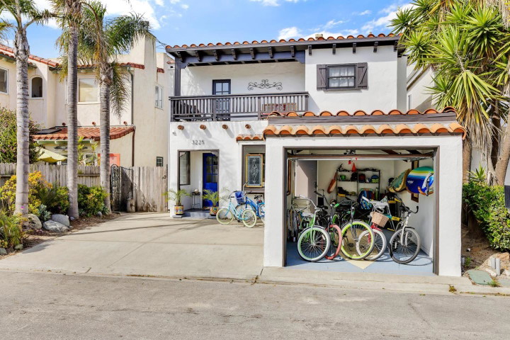 Historic Spanish Home At Hollywood Beach - Oxnard, CA