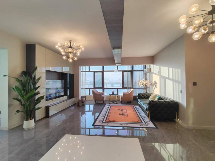 Central Avenue Luxury River View Apartment -
