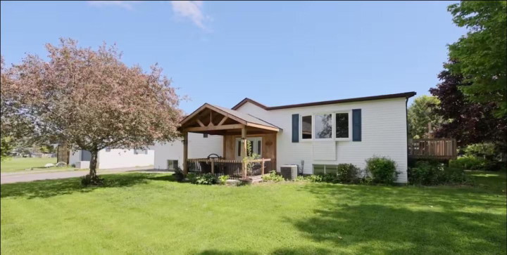 Private Hay Bay Waterfront Napanee With Pool And Dock - Napanee