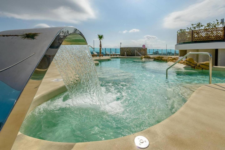 Urban Oasis At Luxurious Ocean Village - La Línea de la Concepción