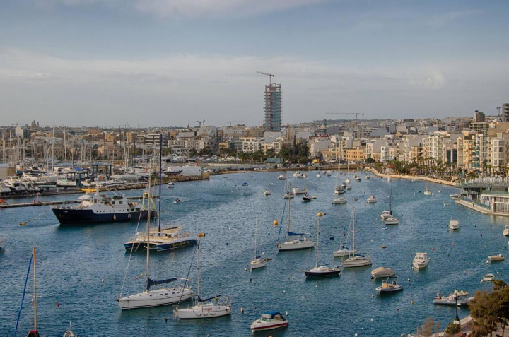 The Strand Apartments By Homely - Malta