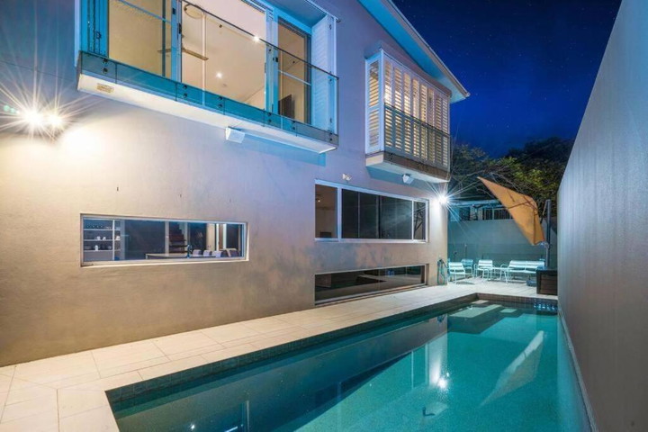 Large Spacious 4br4b Surfers Villa With Pool 1 - South Stradbroke Island