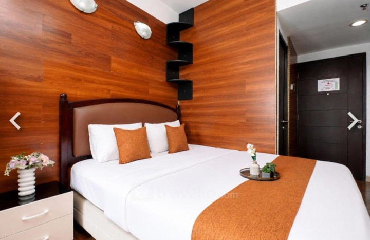 Grand Dhika Apartement By 2325 Studio Room With Cozy Wooden Style Room - Bekasi