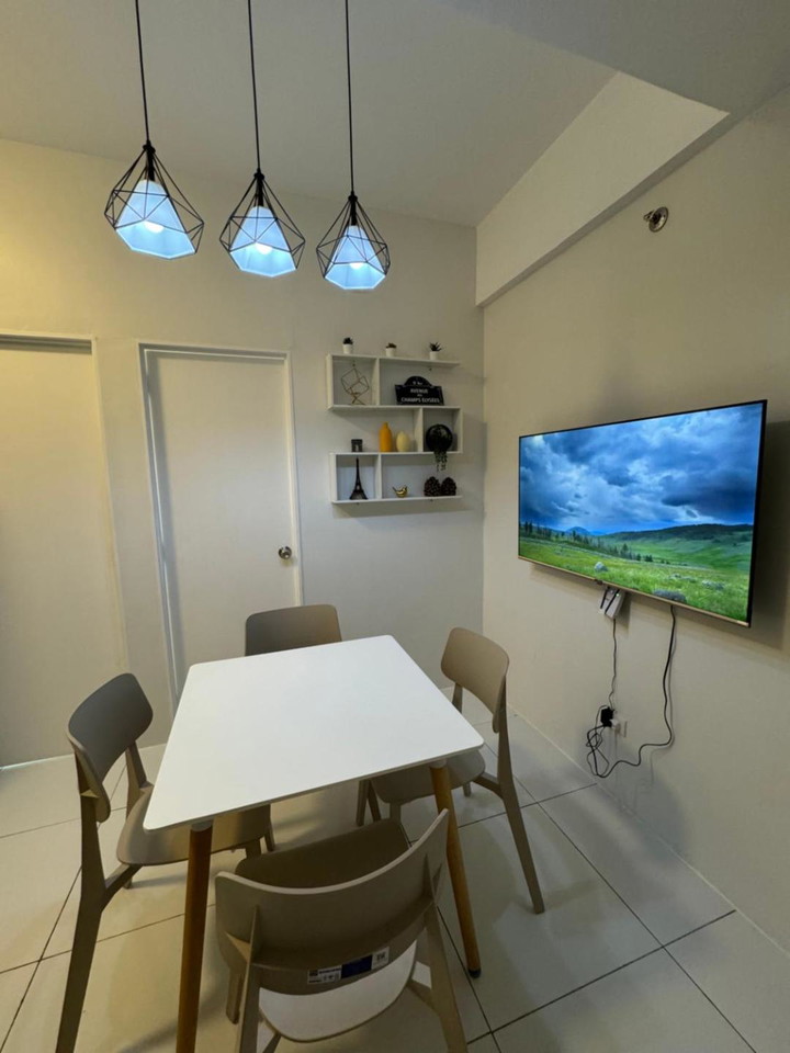 Naga City Centro 2br River View Condominium With Fiber Internet - Naga
