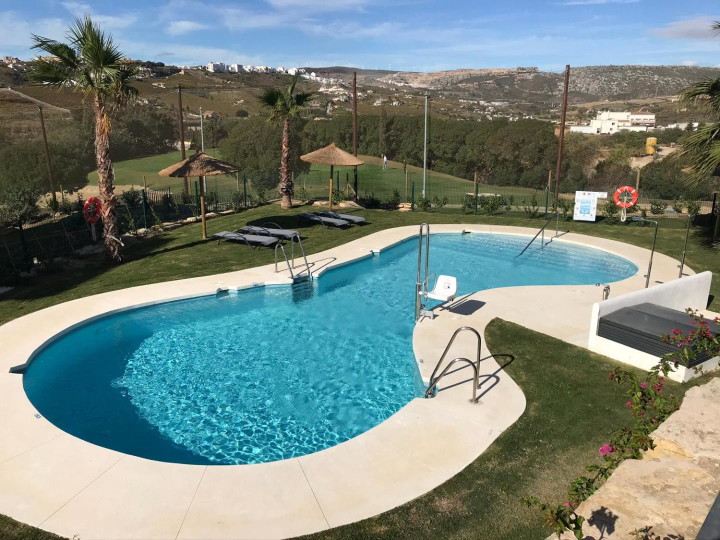 Spacious Apartment With Views In Málaga, 77 M², Shared Pool - Casares