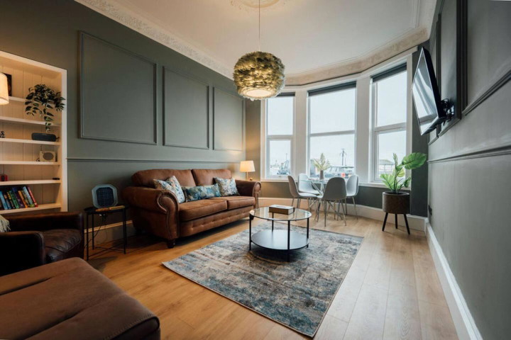 Sea View, 2 Bed Apartment, Central Largs - Millport