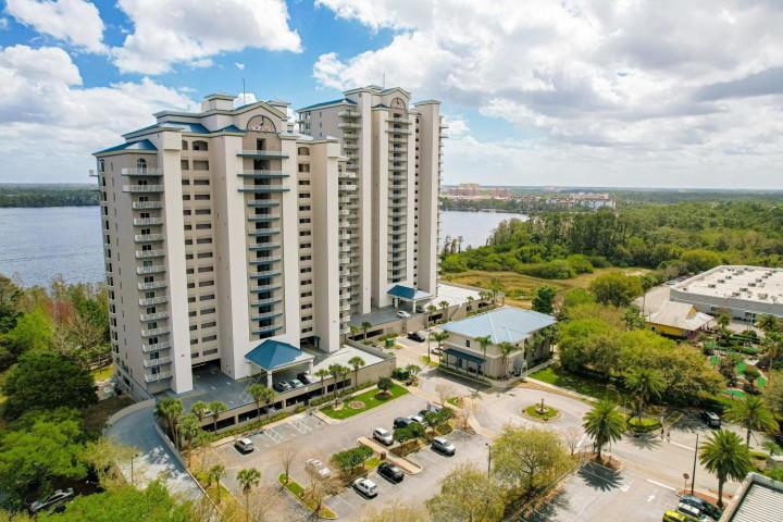 Lakefront Condo With Stunning Lake Views, Ac, Pool & Hot Tub Near Attractions - Lake Buena Vista, FL
