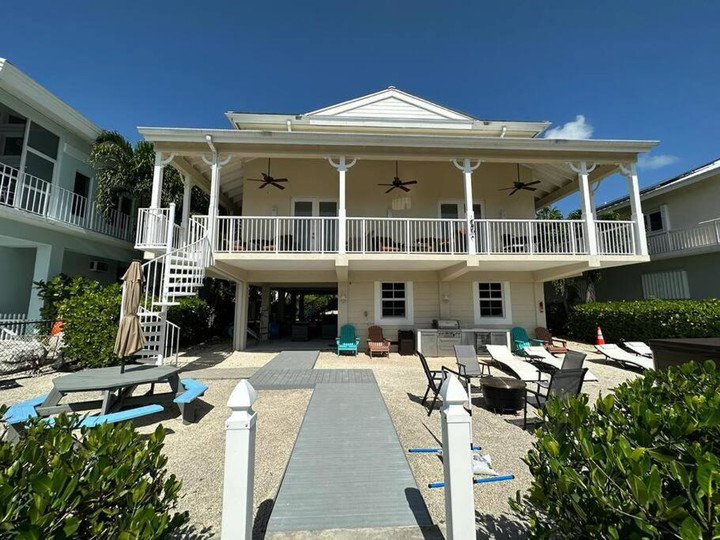 Mojito Breeze Getaway Sleeps 11 And 2 Full Bathroom Islamorada Tavanier Dock - Islamorada, FL