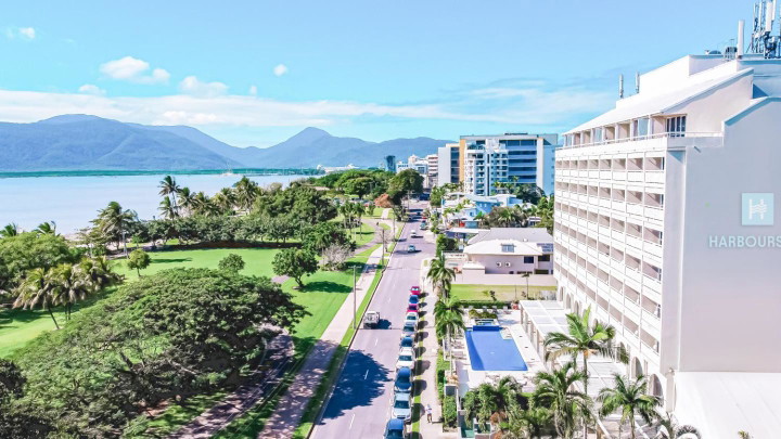 Cairns Harbourside Hotel - Cairns