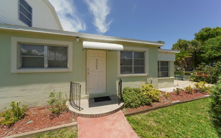 Walk To The Beach Or Village In Minutes! - Siesta Key, FL