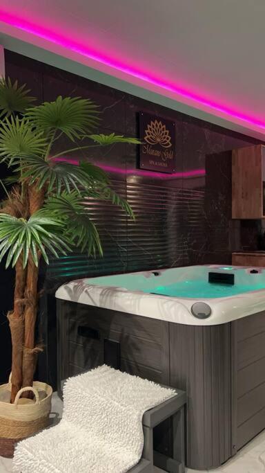 Murano Gold Gîte Avec Spa & Sauna Privatif - Marquise
