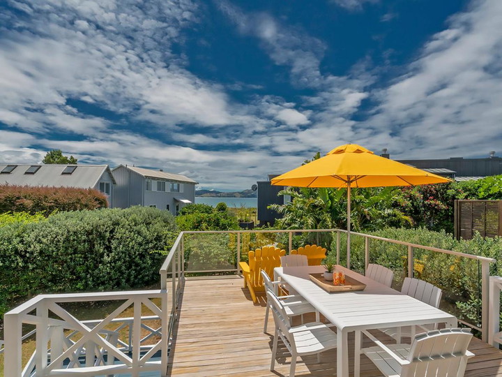 Captains Bach At Cooks - Upstairs Holiday Unit - Hahei