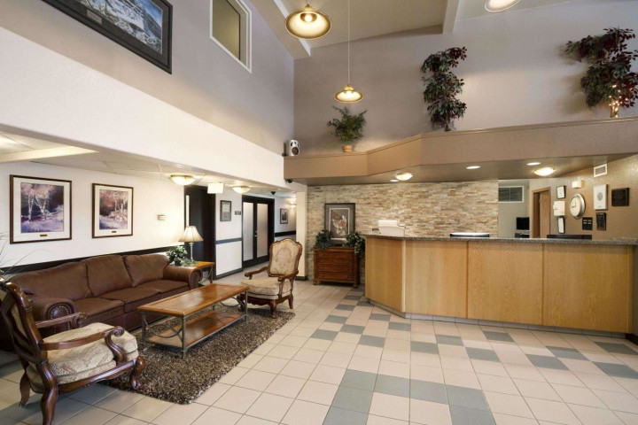 Super 8 By Wyndham Dawson Creek - Dawson Creek