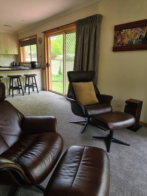 Redgum Retreat Bright - Luxury Spa Villa - Bright