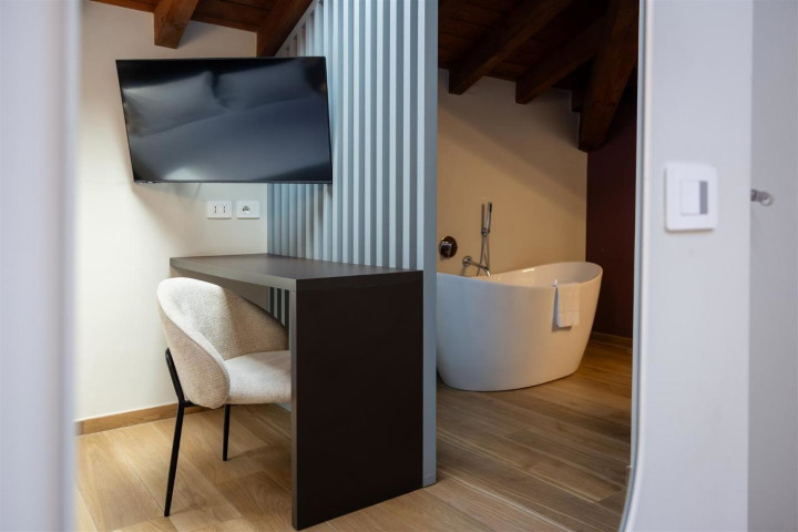 Rossovino Milano Boutique - Milan