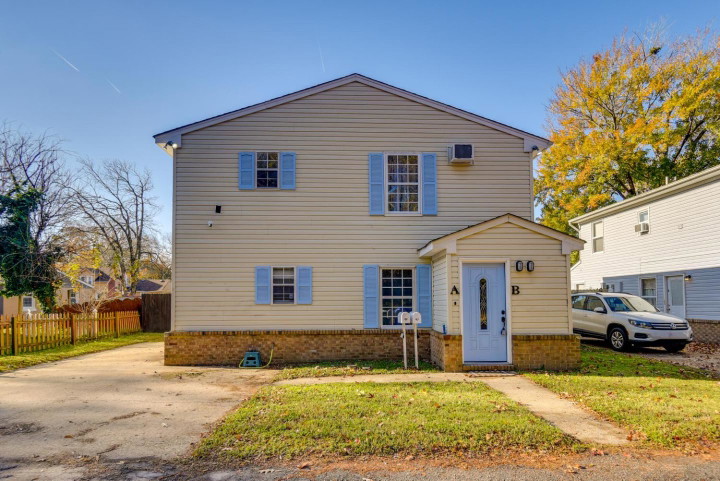 < 1 Mi To Beach! Quaint Norfolk Duplex W/ Yard - Norfolk, VA