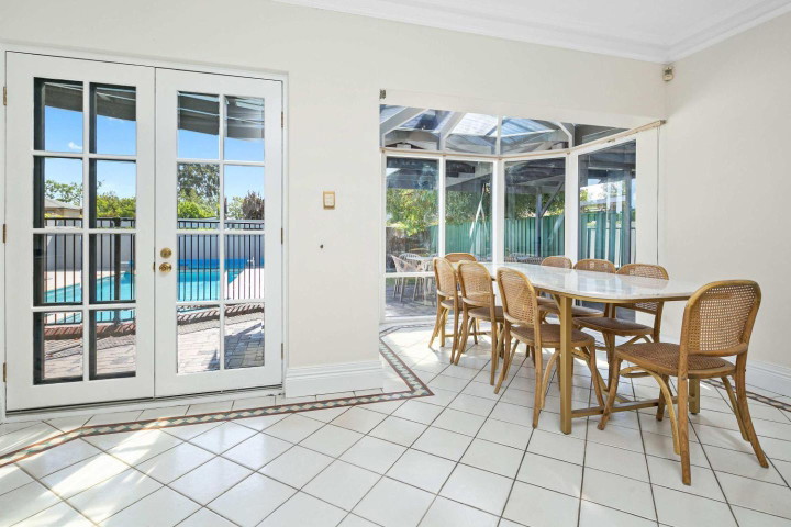 Marvel In Mitcham - 6 Bedroom Pool Luxury - Blackwood