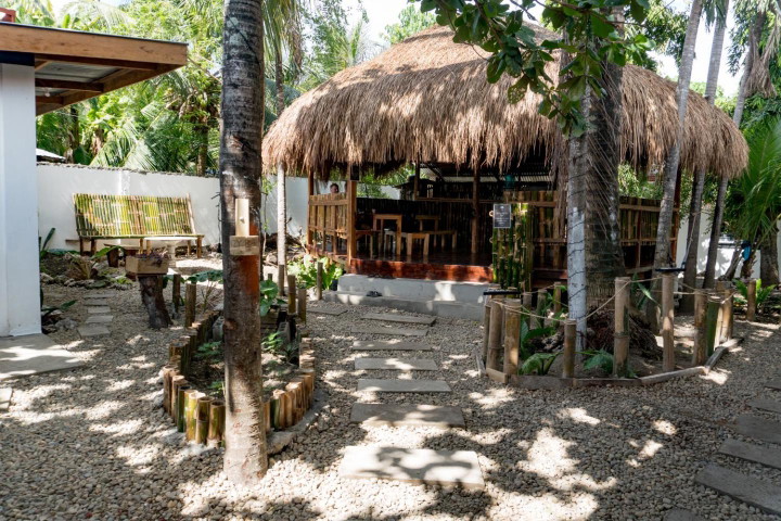 Crazy Bears Hostel - Badian
