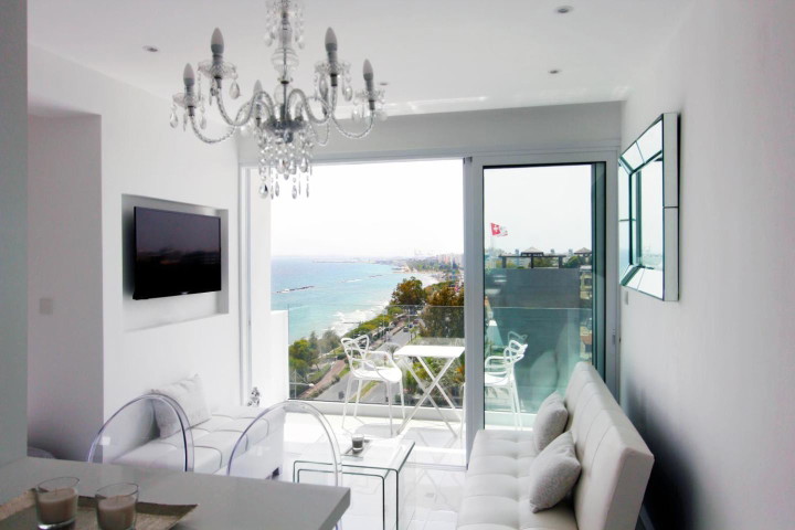The White Pearl Suite - Beach Front City Centre With Sea View. - Limassol