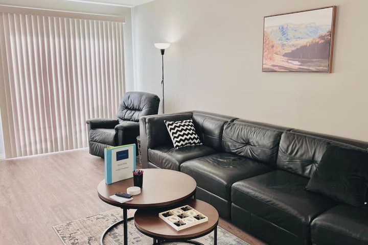 Spacious 2-bedroom Apartment - Alberta