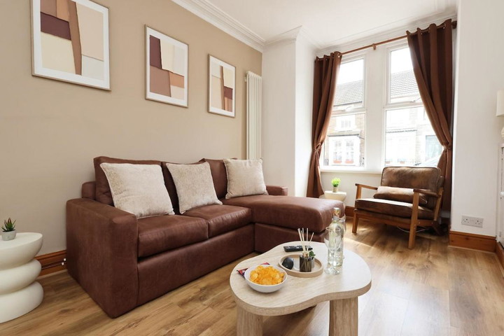 Modern 2br Cardiff House Near City & Parking - Barry