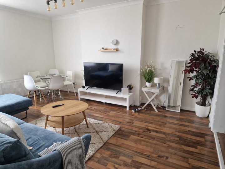 2br Apartment Earls Court Prime Location - London