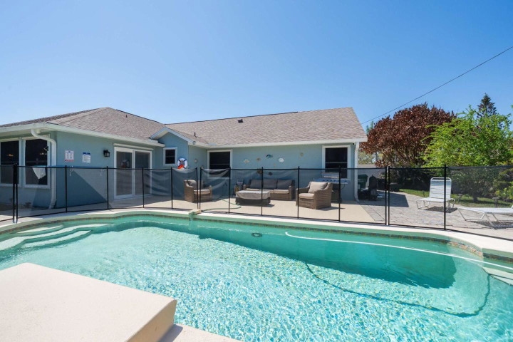Spacious 5br Pool Oasis Near Disney Resort - Sebastian, FL