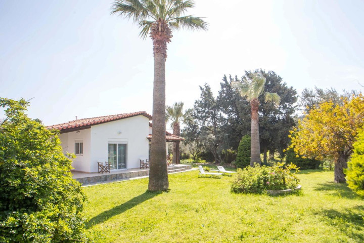 Vicki's House 2-bedroom With Yard And Garden - Rhodos