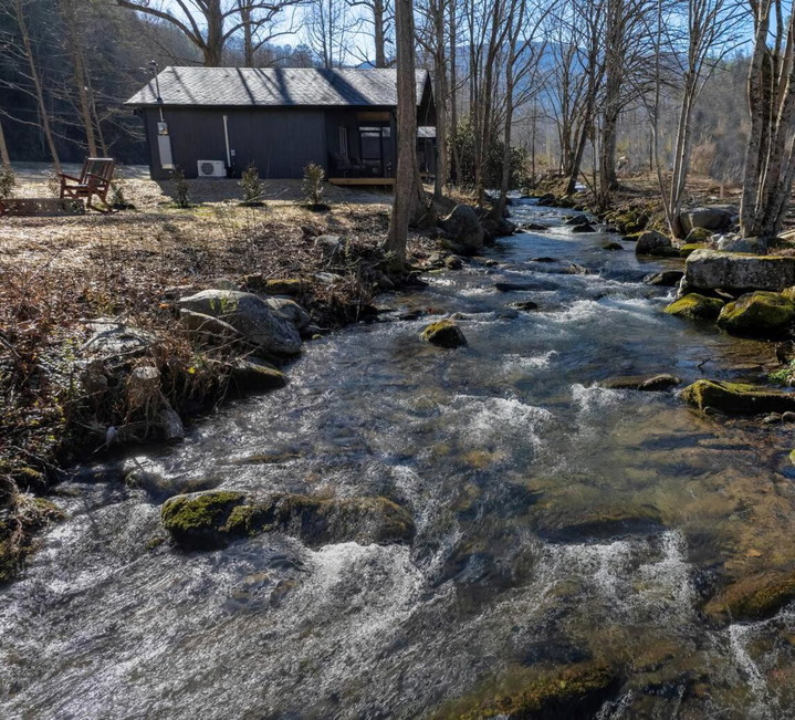 Misty Cove Cabin, Pickleball Court, Creek, Wifi, Mountain Views, No Cleaning Fee - Cosby, TN