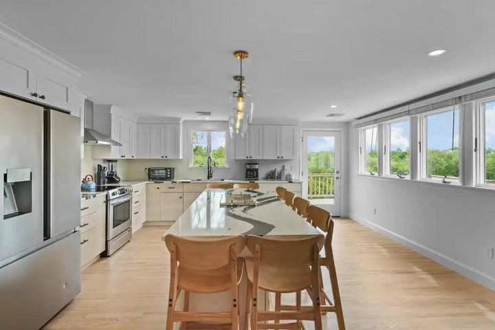 Little Creek Retreat Private Hot Tub & Yard - Ribryan Properties - Rhode Island