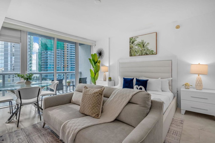 Icon Brickell Studio City Views Pool And Spa - Miami, FL