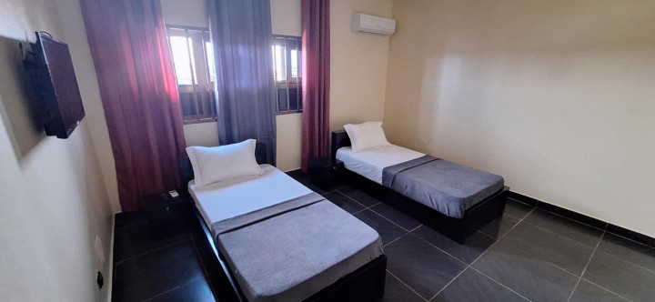 Deluxe Twin Beds Bedroom In Lome Togo - Togo