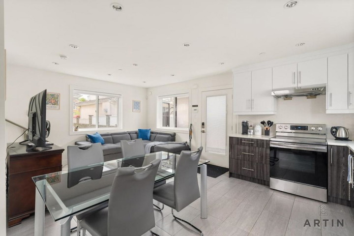 Sleek Coach House With Designer Kitchen - Sleeps 7 - Burnaby