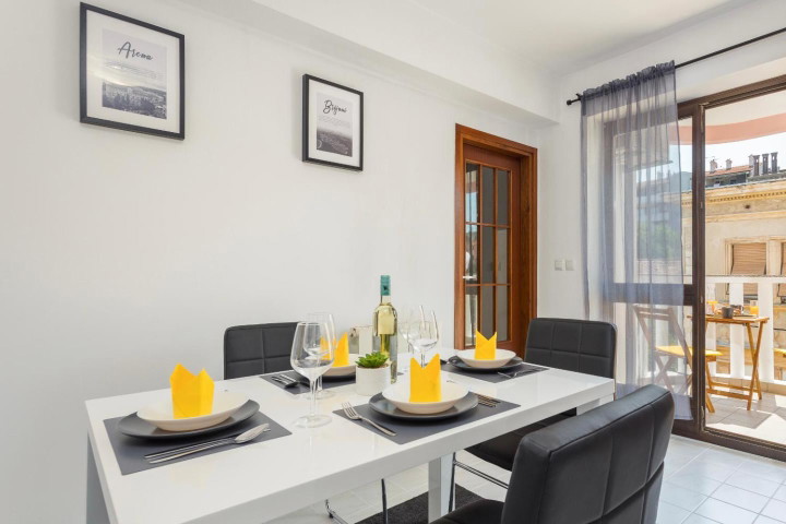 Laveruda Apartment With Balcony And Free Parking - Pula