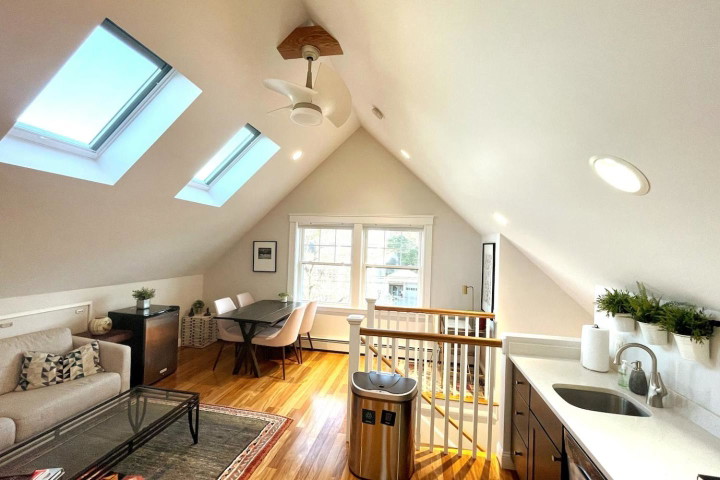 2br Suite - Bright - Modern - Central Ac - Parking - Newton, MA