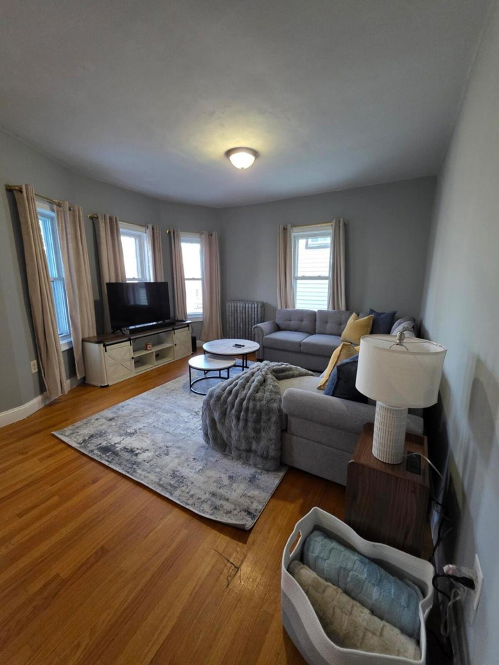 The Maverick Upstairs - New! - Lux Apartment - 2 Miles From Airport & Downtown Boston - Boston, MA