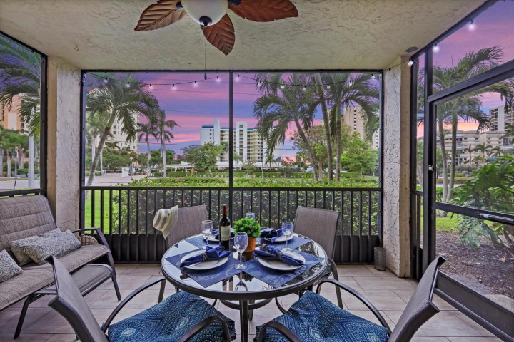 Spacious Condo With Lanai, Pool And Steps To Beach - Marco Island, FL
